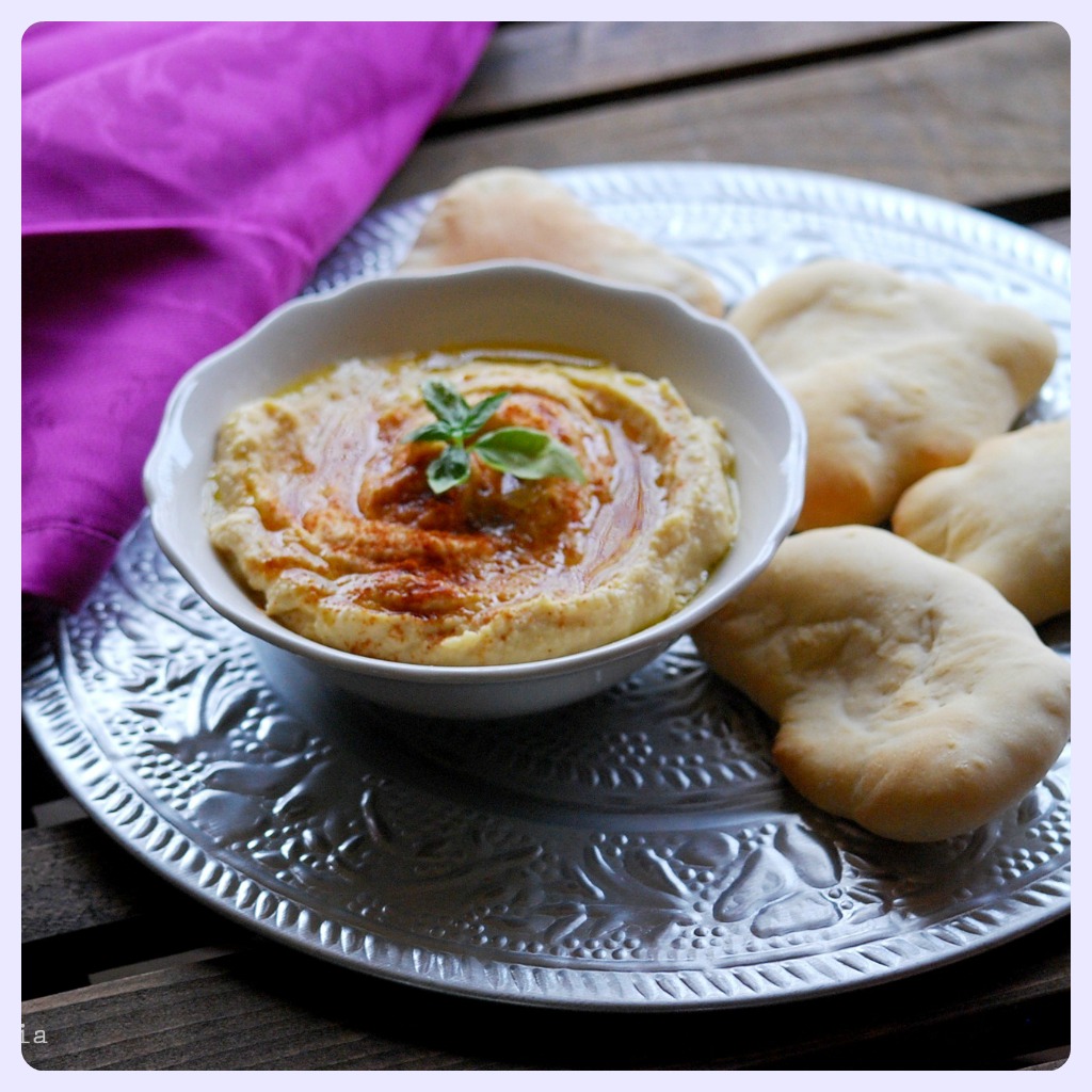 Hummus de garbanzos con pan de pita — Chez Silvia