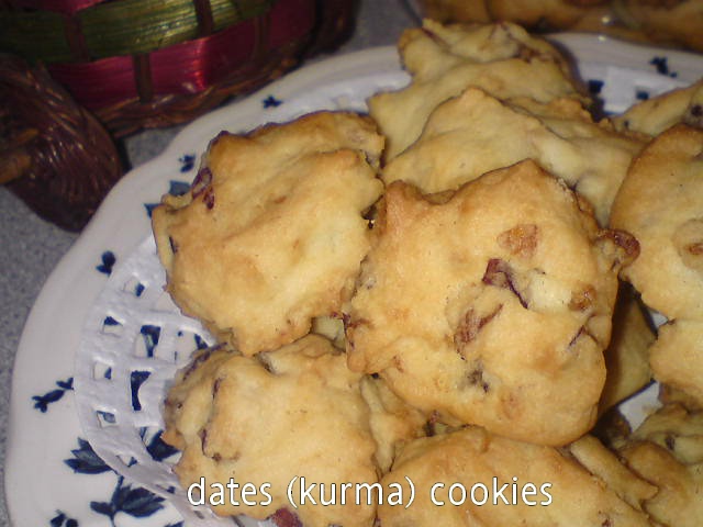 Cooking Pleasure: Dates [Kurma] Cookies - CNY 2013