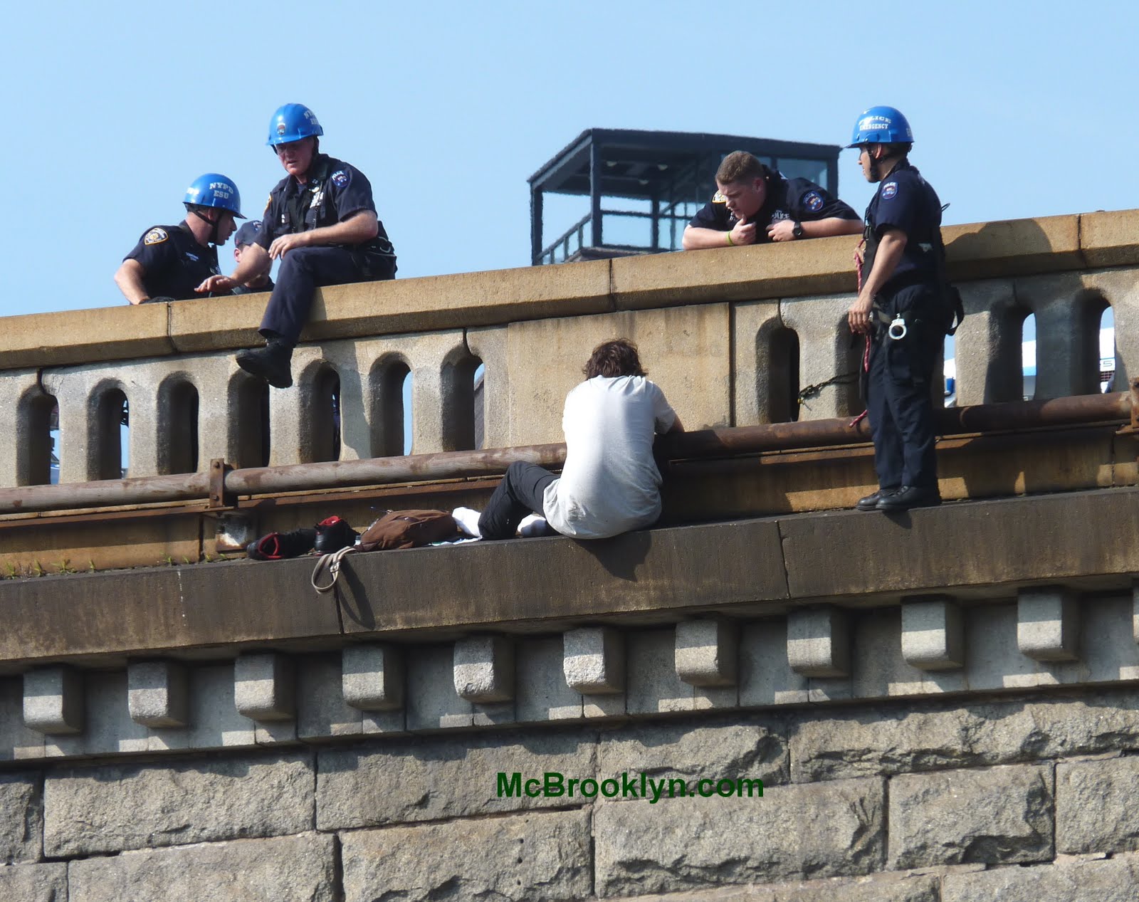 mcbrooklyn: Brooklyn Bridge Jumper: Daring Rescue Sunday
