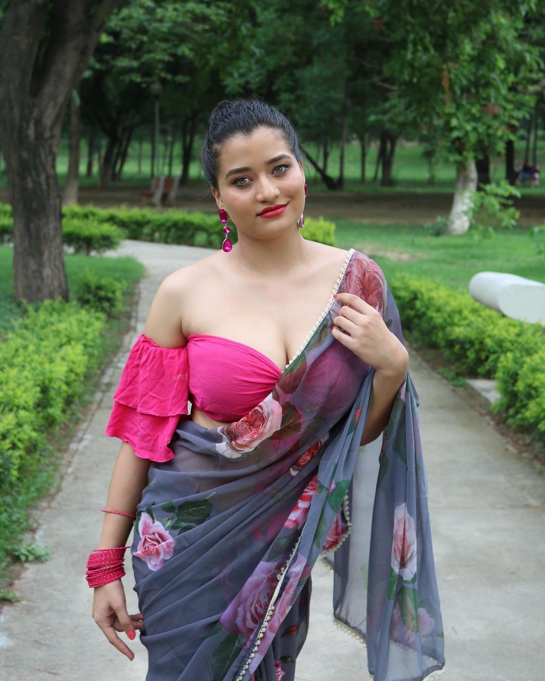 Follow Shweta Sharma on Instagram - @shwetasharma253