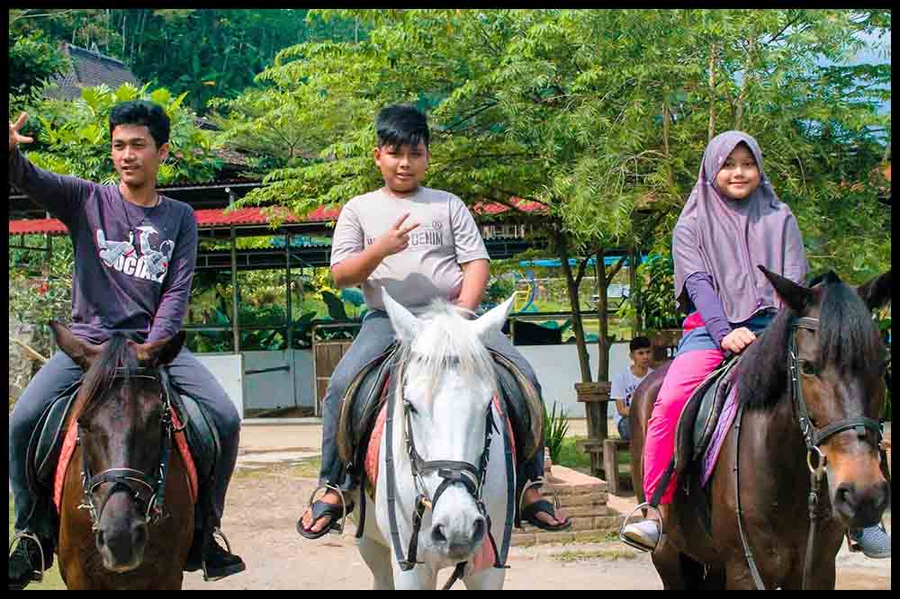 √ Wisata Berkuda di Santosa Stable Semarang ! - Lepas Nafas