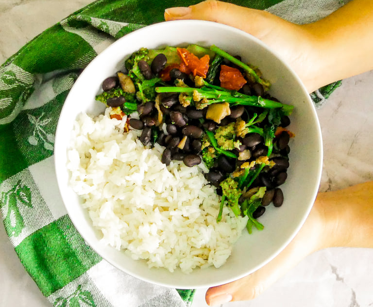 Arroz com Salada de Feijão Preto Vegan