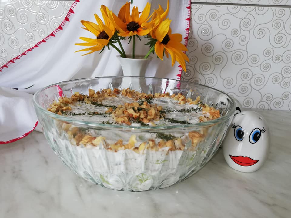 Sunčane staze: Tarator / taratur salata - hladna supa koja se često ...