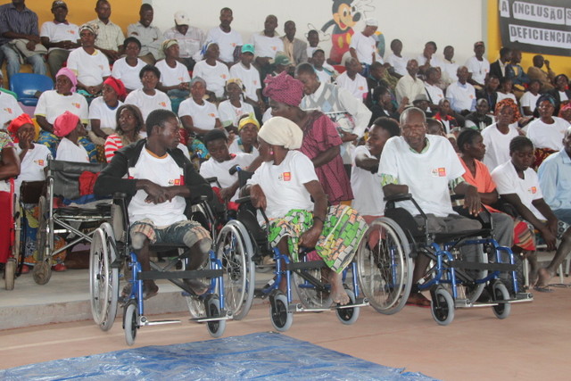 Angola - FAPED debate direitos das pessoas com deficiência