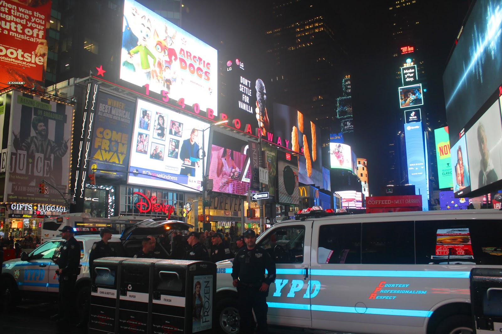 MENIKMATI SENSASI WARNA WARNI TIMES SQUARE, NEW YORK ~ DUNIAINDRA