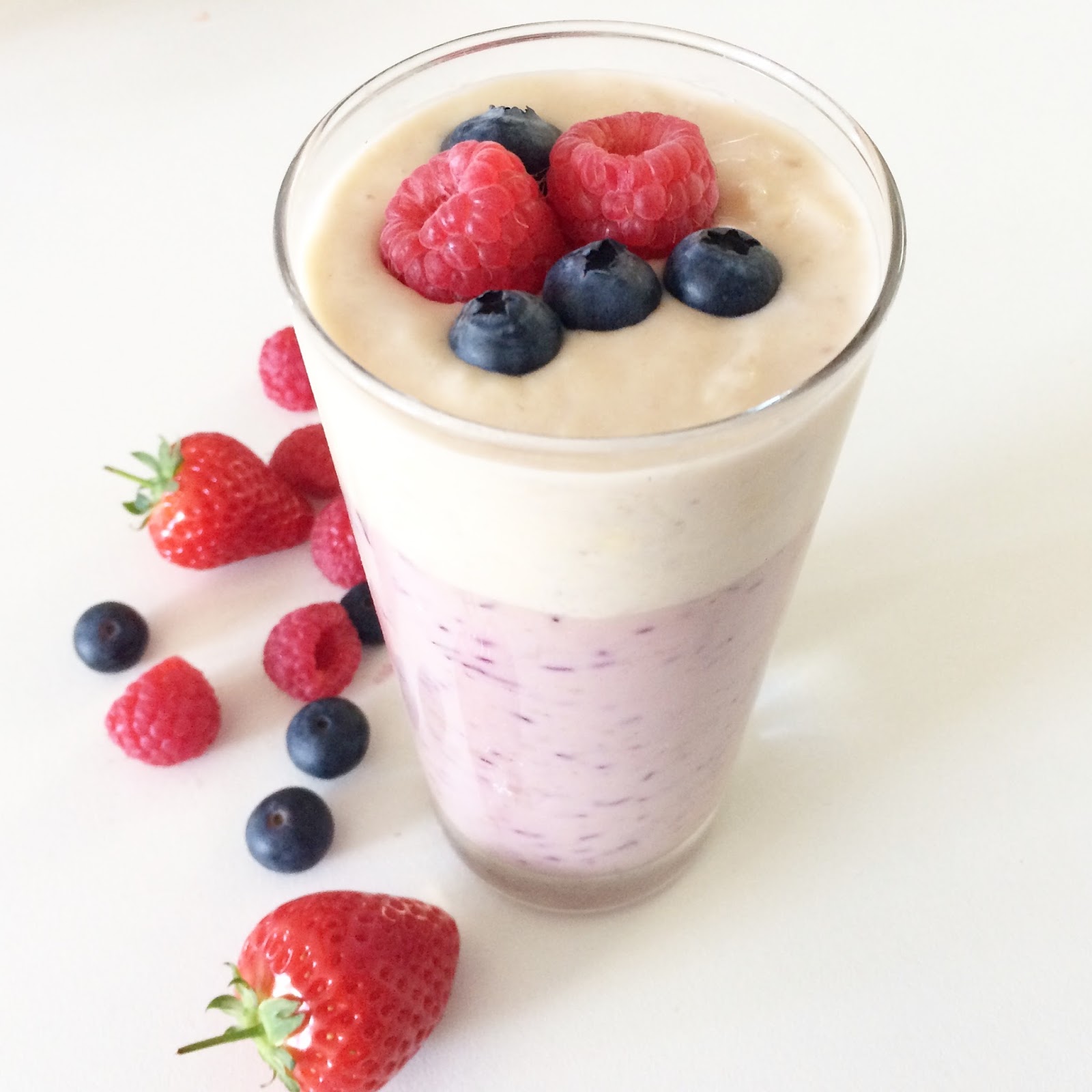 Teen DIY: TWO COLOUR MIXED BERRY SMOOTHIE