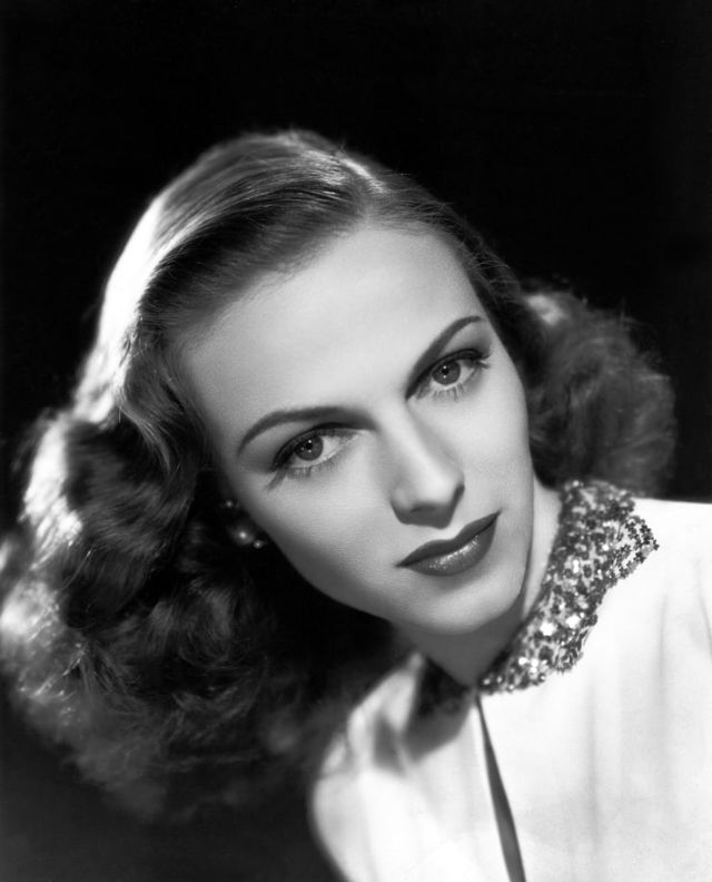 Norwegian Classic Beauty: 40 Glamorous Photos of Vera Zorina in the ...