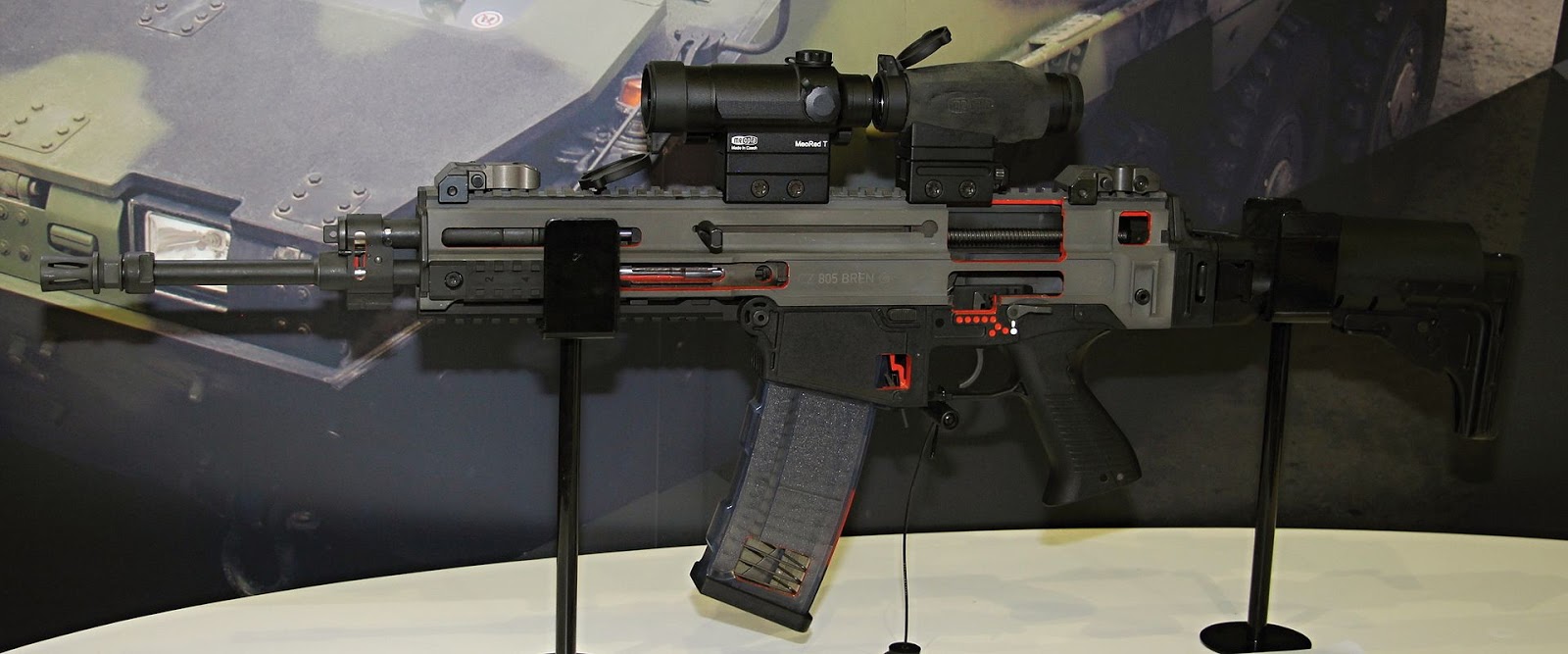 SI VIS PACEM, PARA BELLUM: Česká zbrojovka Uherský Brod CZ BREN è una ...