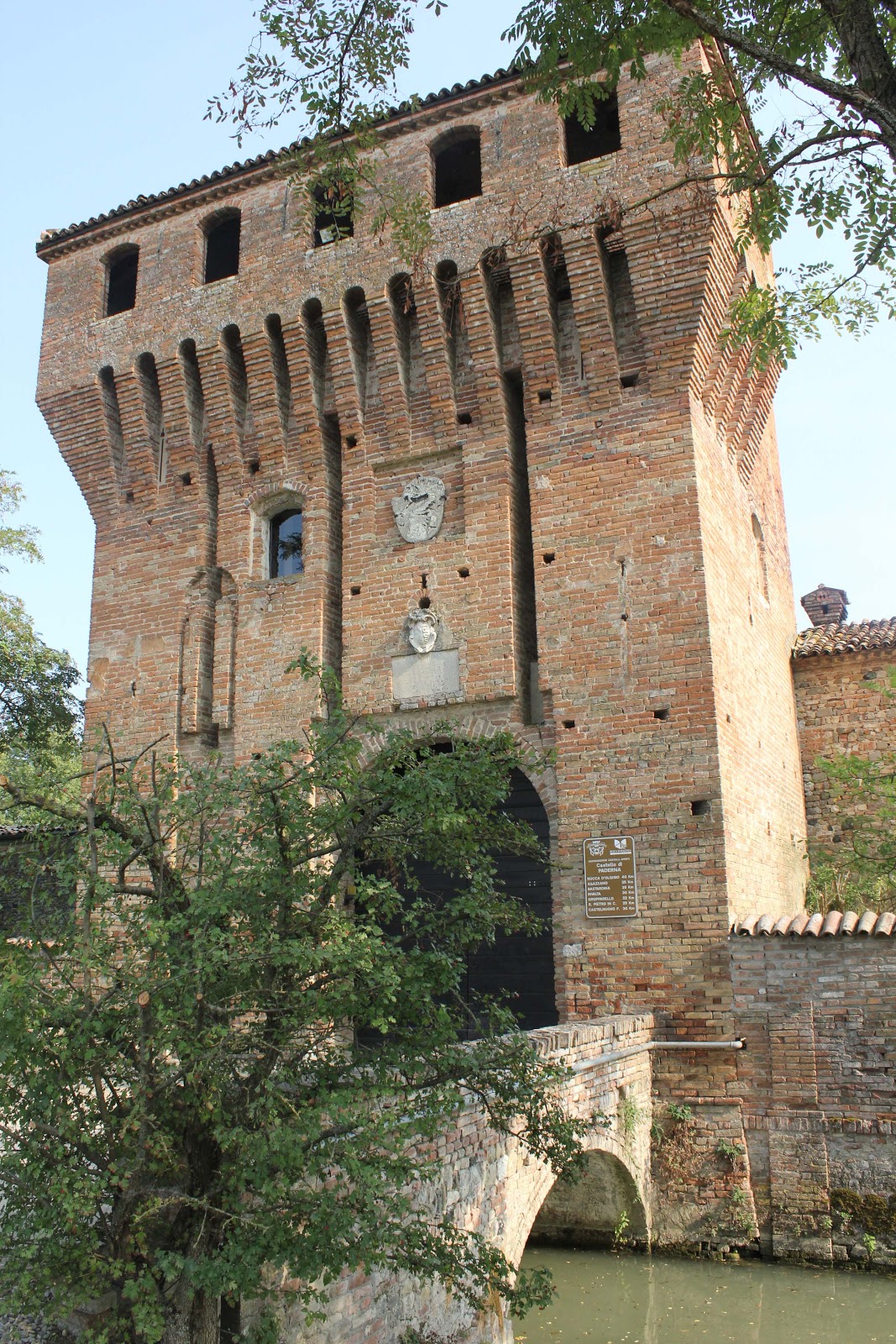 Emilia Misteriosa: MISTERIOSE PRESENZE E SIMBOLI ESOTERICI AL CASTELLO ...