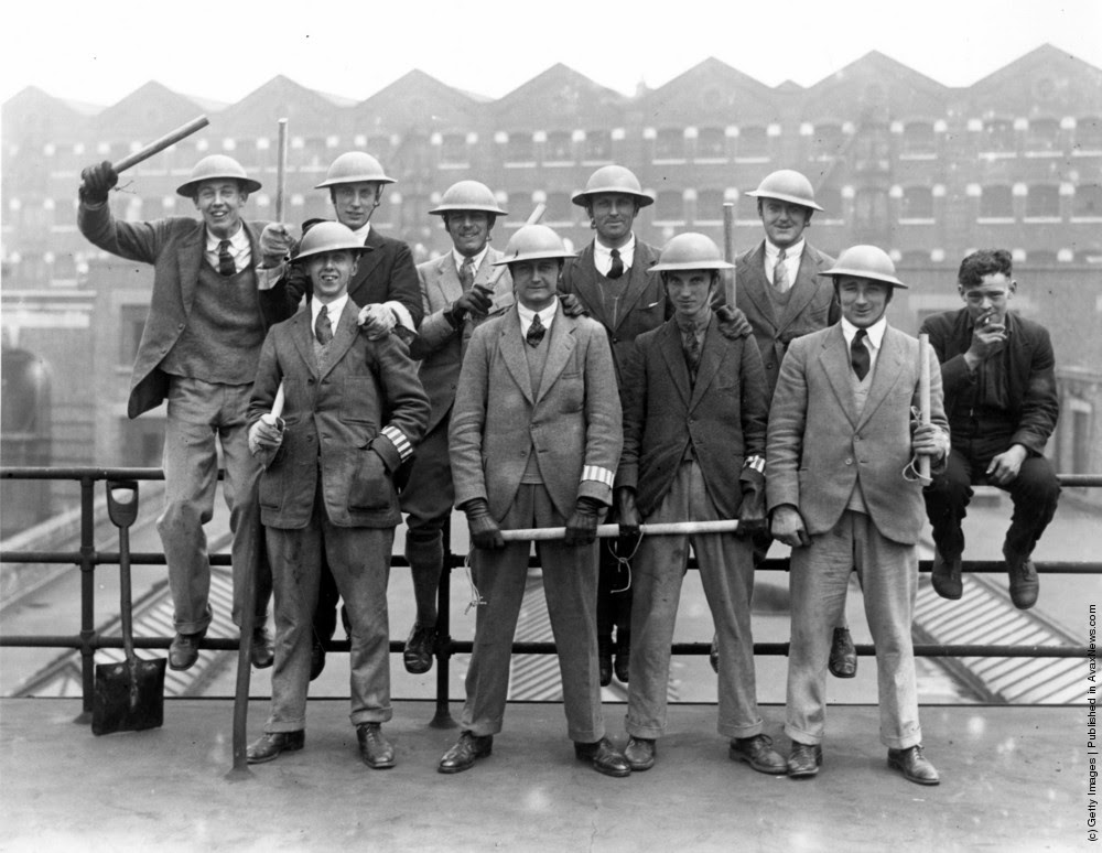 13 Amazing Vintage Photographs Captured the 1926 General Strike in ...