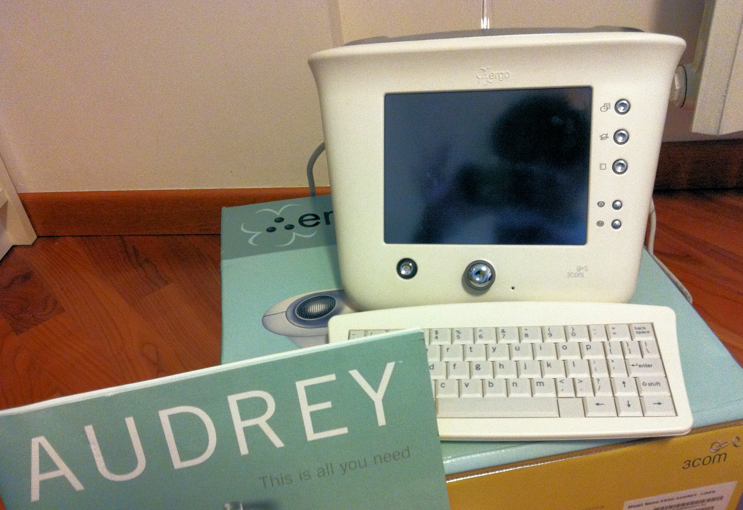 Retromobe - retro mobile phones and other gadgets: 3Com Audrey (2000)