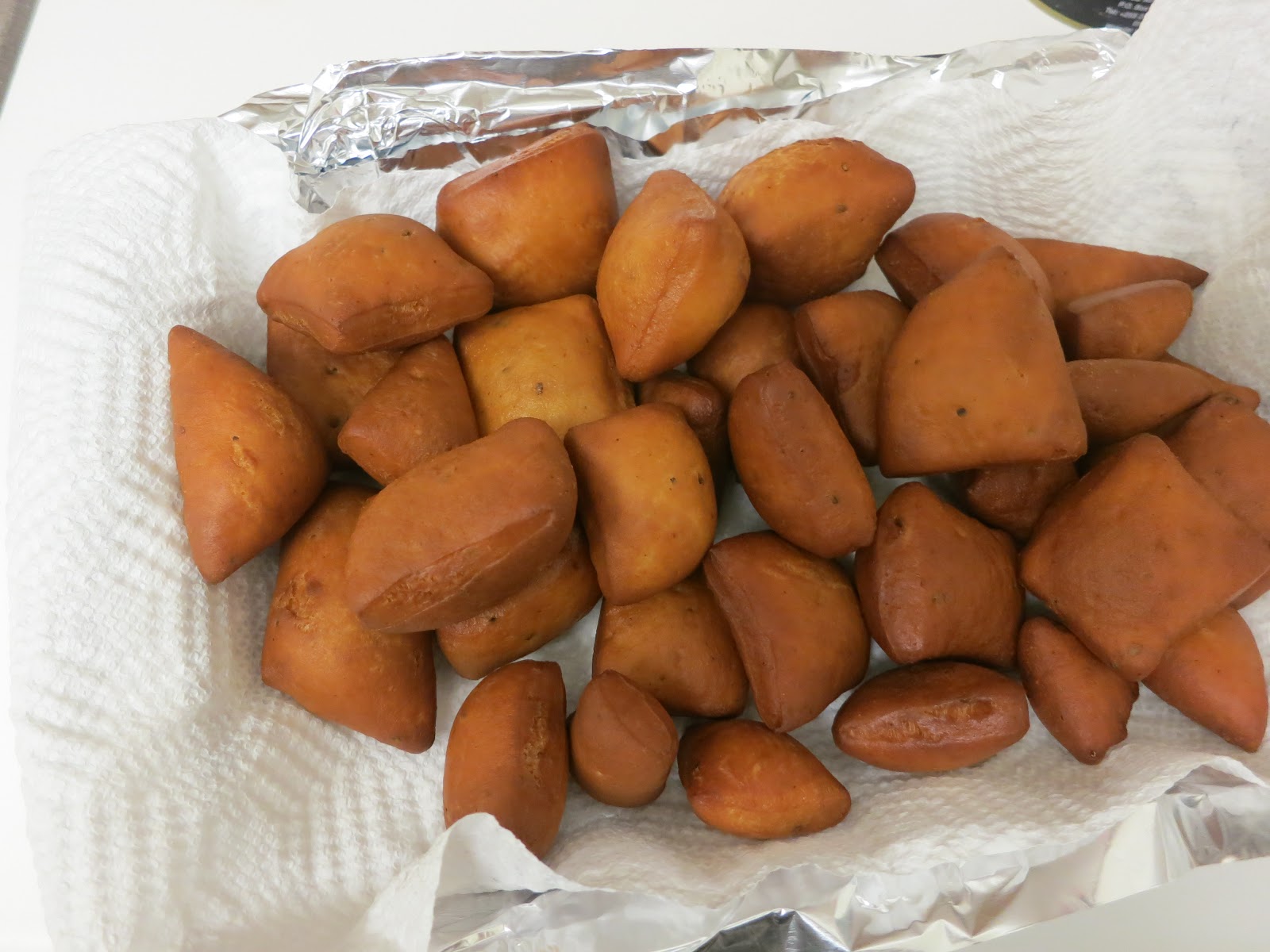 LiveLoveLaugh: How I make Mandazi!!