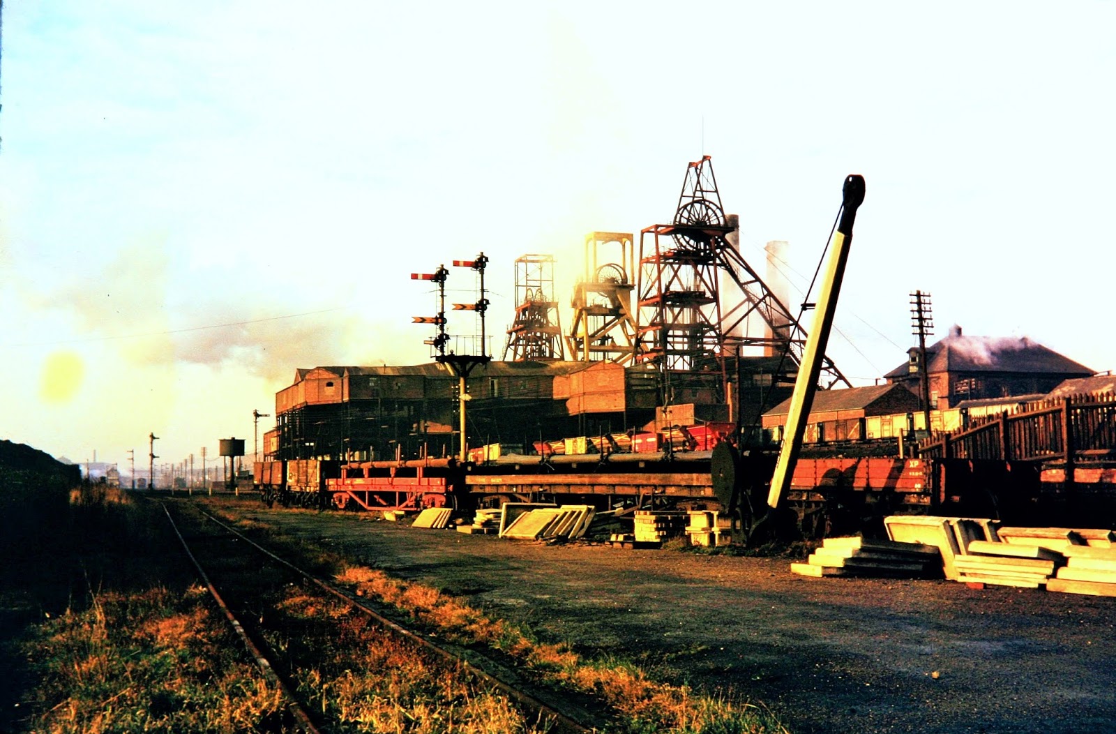 FEATHERSTONE PHOTOGRAPHS: Ackton Hall Colliery