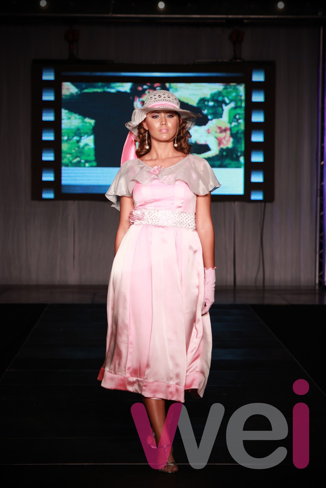 °o.Oðº°~ Vwei~°ºðO.o°: **King Kong Fashion Design Collection**