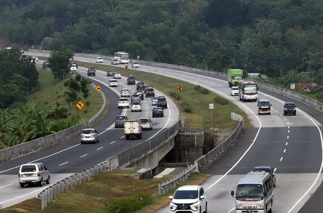 Dampak Keberadaan Jalan Tol Terhadap Kondisi Fisik, Sosial, dan Ekonomi ... Dampak Keberadaan Jalan Tol Terhadap Kondisi Fisik, Sosial, dan Ekonomi ...