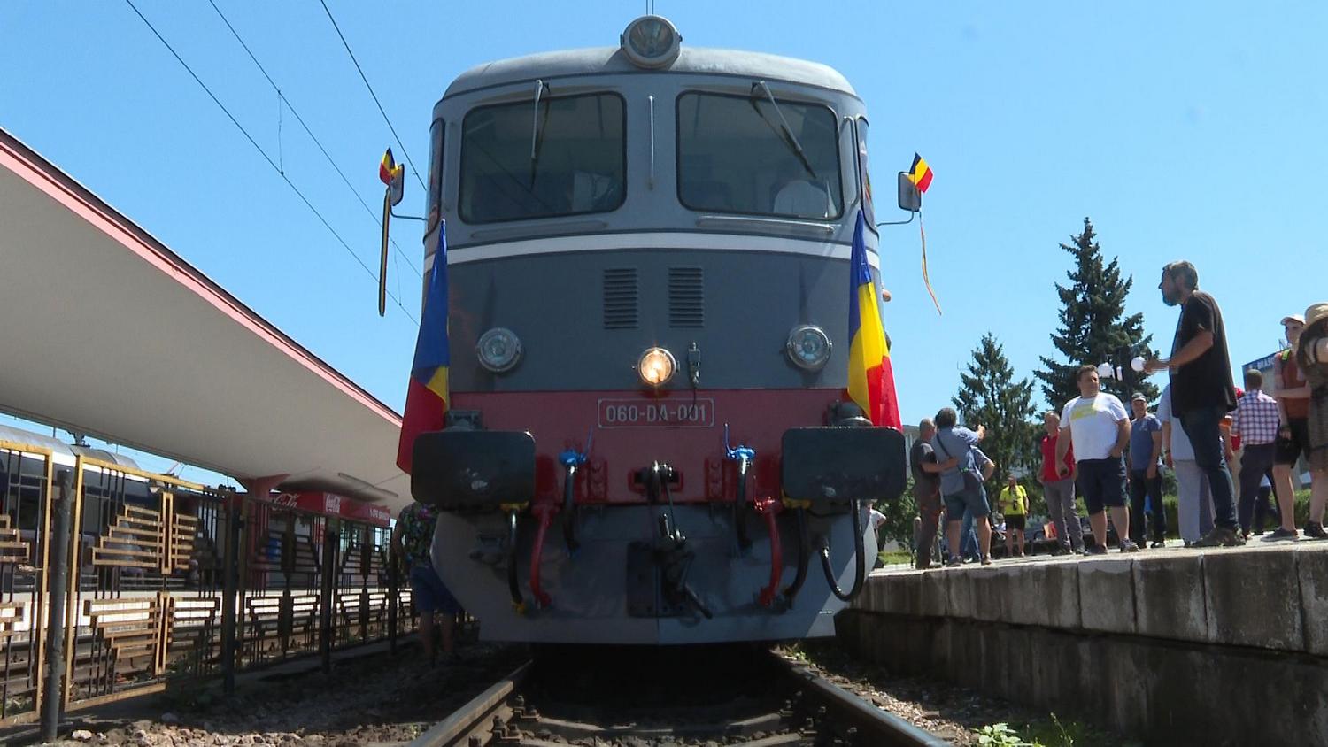 Prima locomotiva diesel electrica 060-DA din Romania, intrata in ...