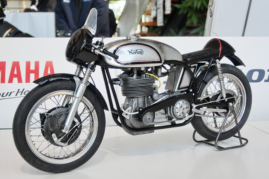 Le Colibri, blog du Grenoble Maquettes Club: Scratch moto