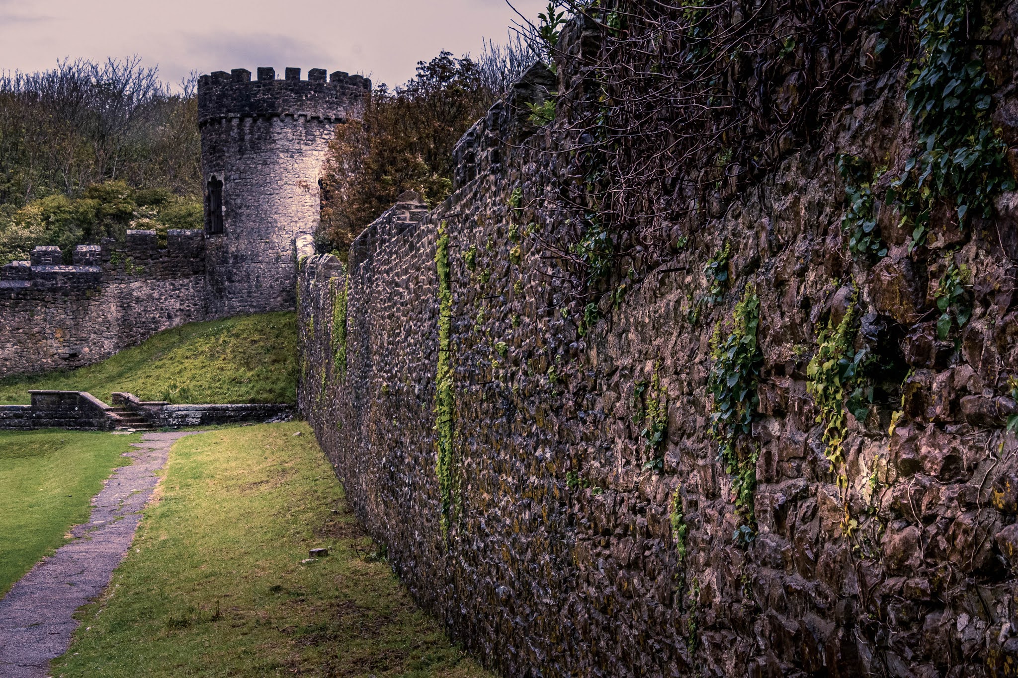 Enjoy your time with beautiful places: Around Dunraven Castle in Wales