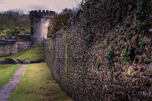 Enjoy your time with beautiful places: Around Dunraven Castle in Wales