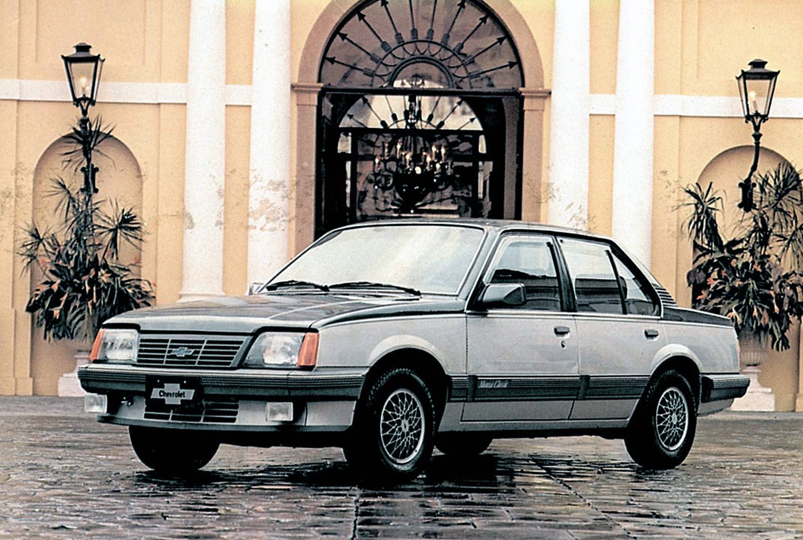 Chevrolet Monza: clássico da GM saiu de linha em 1996 | CAR.BLOG.BR Chevrolet Monza: clássico da GM saiu de linha em 1996 | CAR.BLOG.BR