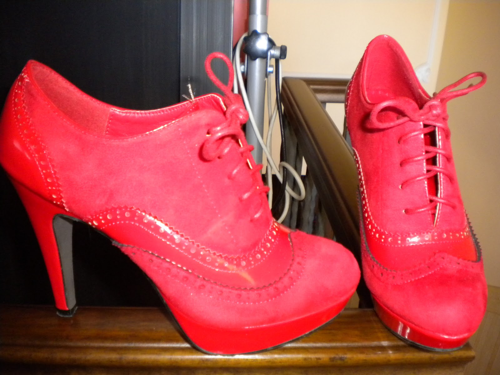 BaLoCCHi e BRiLLaNTiNi: SCARPE ROSSE