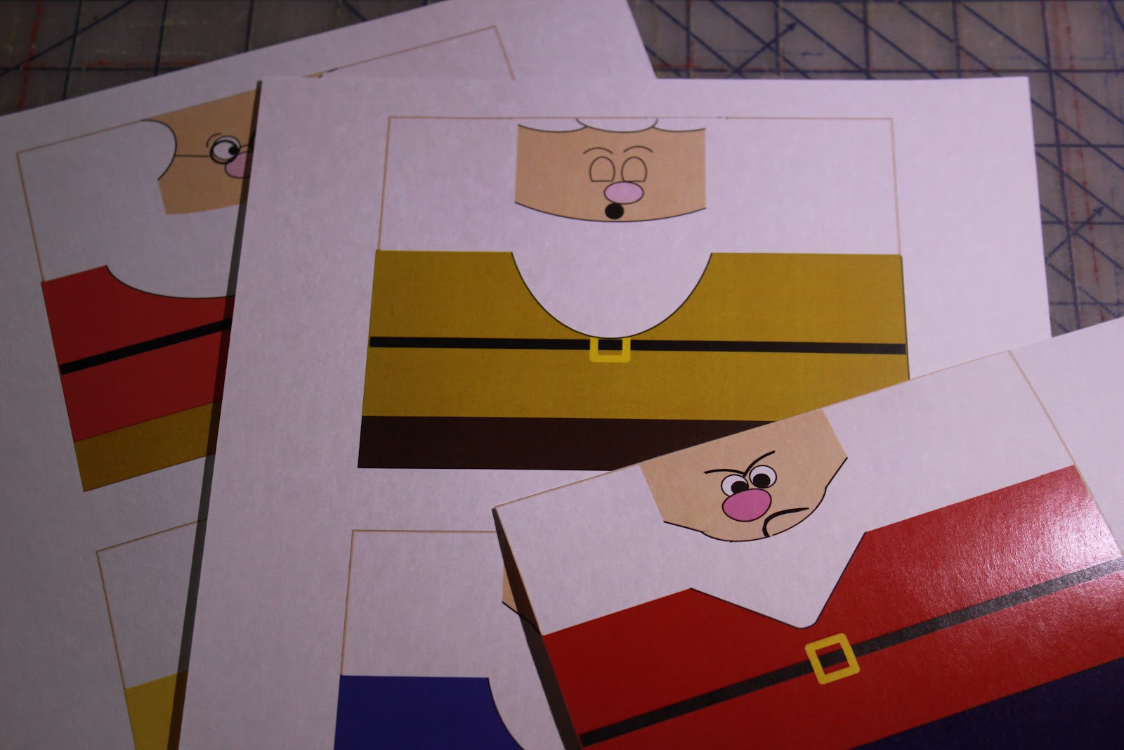 DIY Party Mom: Snow White's Seven Dwarfs Printable Toilet Paper Craft