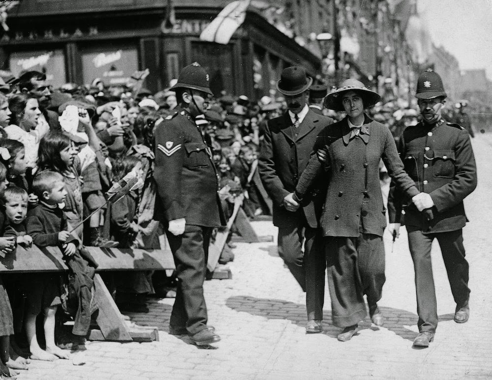 Suffragettes vs. Police: Historical Photos of Women's Suffrage ...
