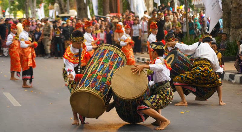 LOMBOK MIRAH SASAK ADIE: Tari Oncer ,Tarian Tradisional Sasak Lombok