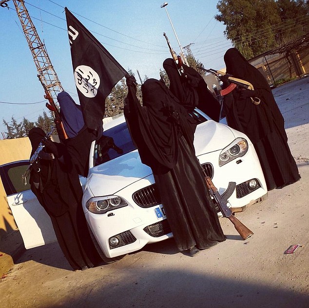 Isis က အမ်ိဳးသမီးဂ်ီဟက္ မ်ားအား လစ္ဗ်ား၌ ျဖန္႔ၾကက္ Isis က အမျိုးသမီးဂ