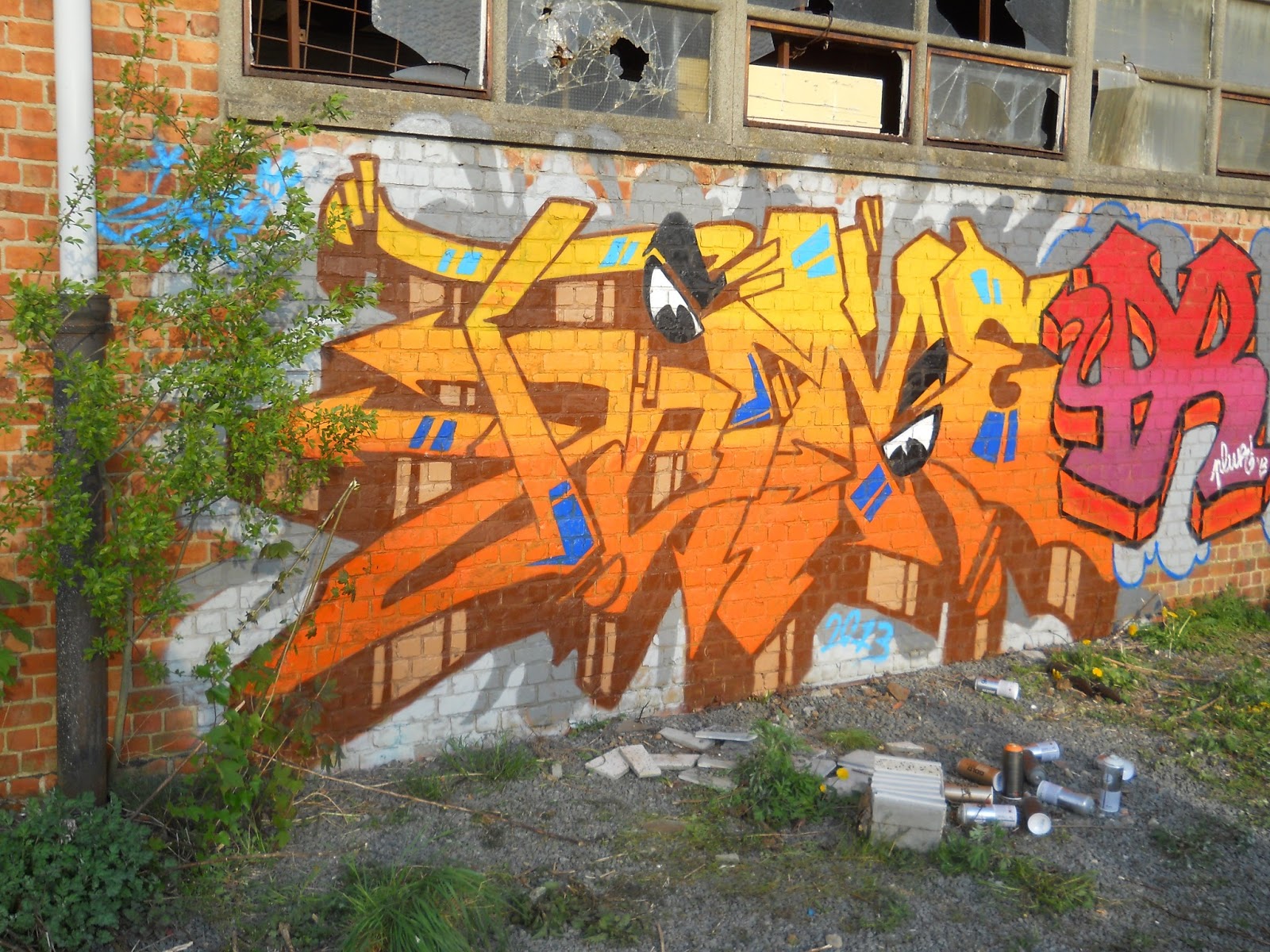 Timedobbsgraffiti: Graff.on the 1st may 2013 with Plur