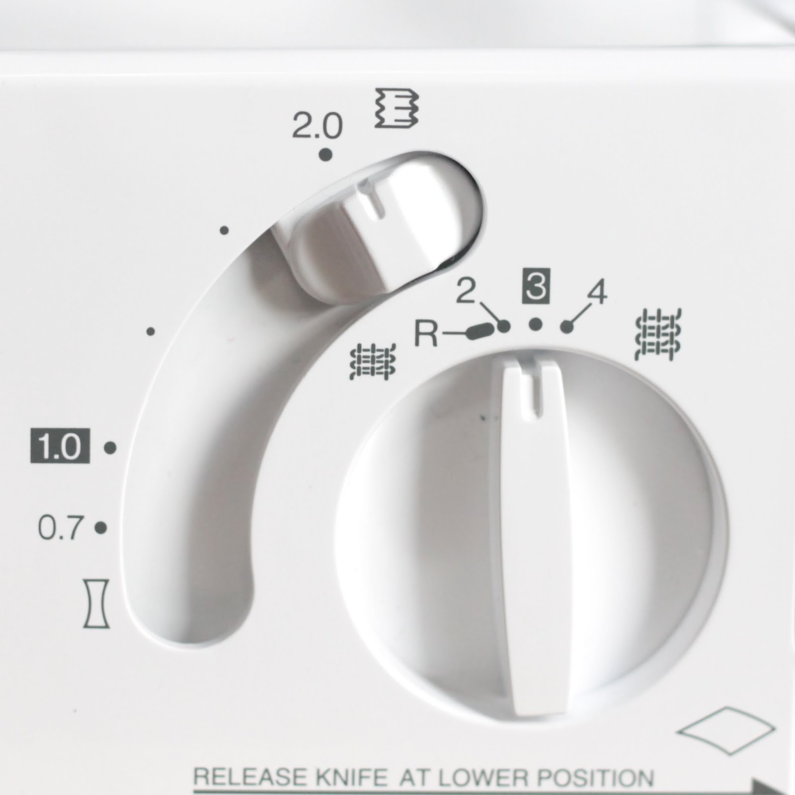 Make It Handmade: Tutorial: Super Simple Serger Ruffles