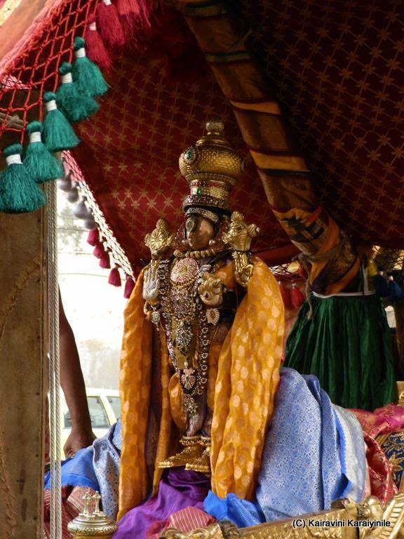 Kairavini karaiyinile - திரு அல்லிக்கேணி குளக்கரையோரம்: Sri Narasimhar ...