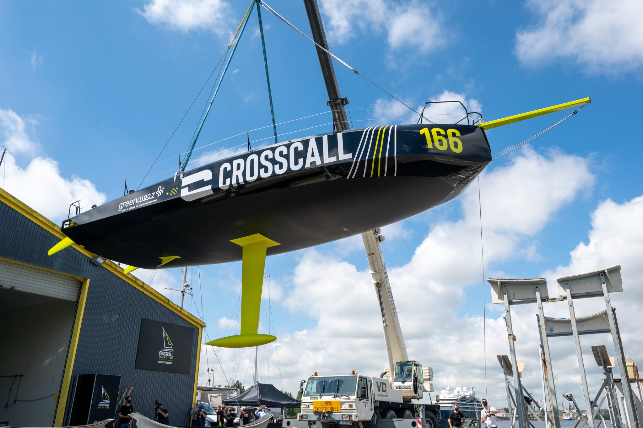 Aurelien Ducroz dévoile Crosscall, son nouveau Class40 flambant neuf ...