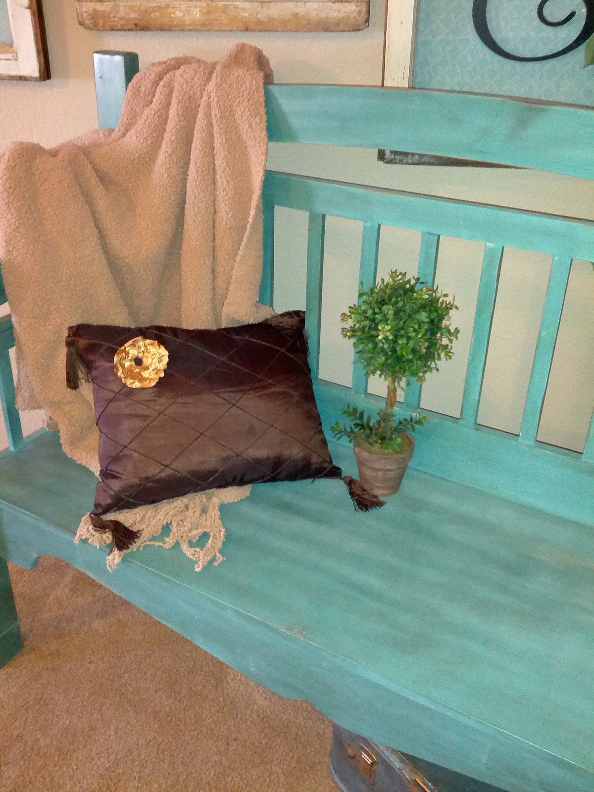 Country Chic: Sassy Teal bench