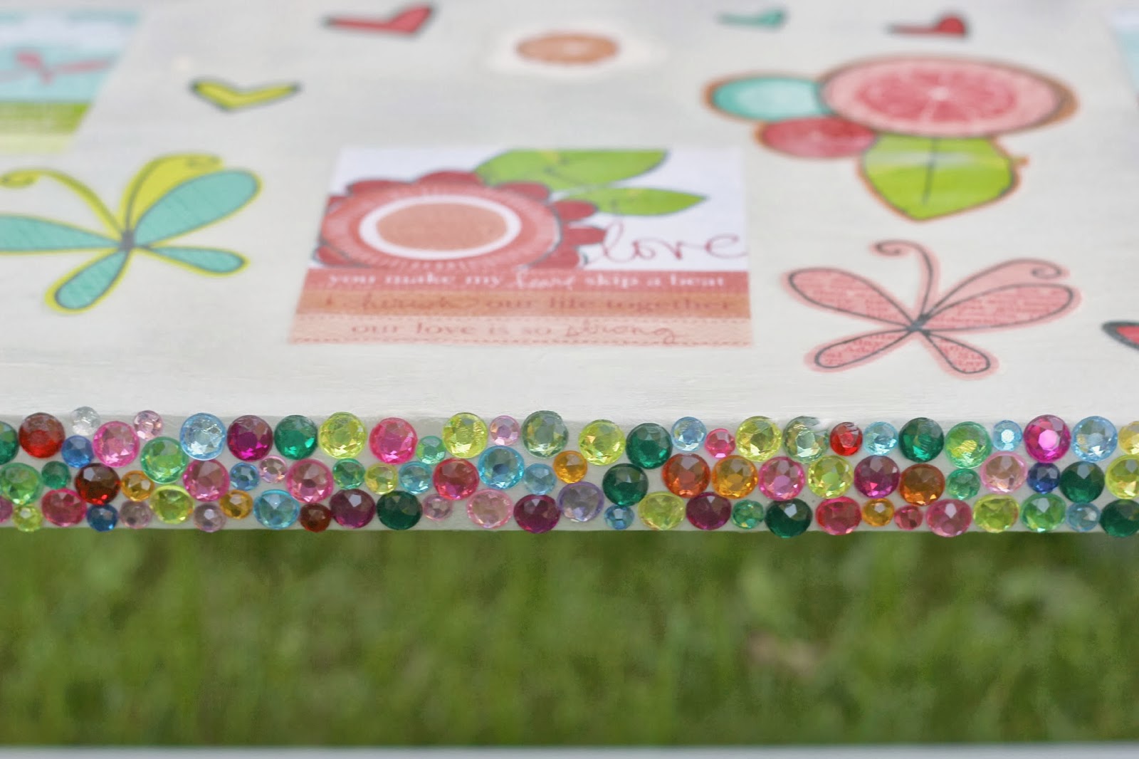 Very Vicky: Mod Podge Bench Makeover