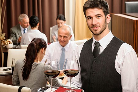 Tips Menjadi Waiter Profesional