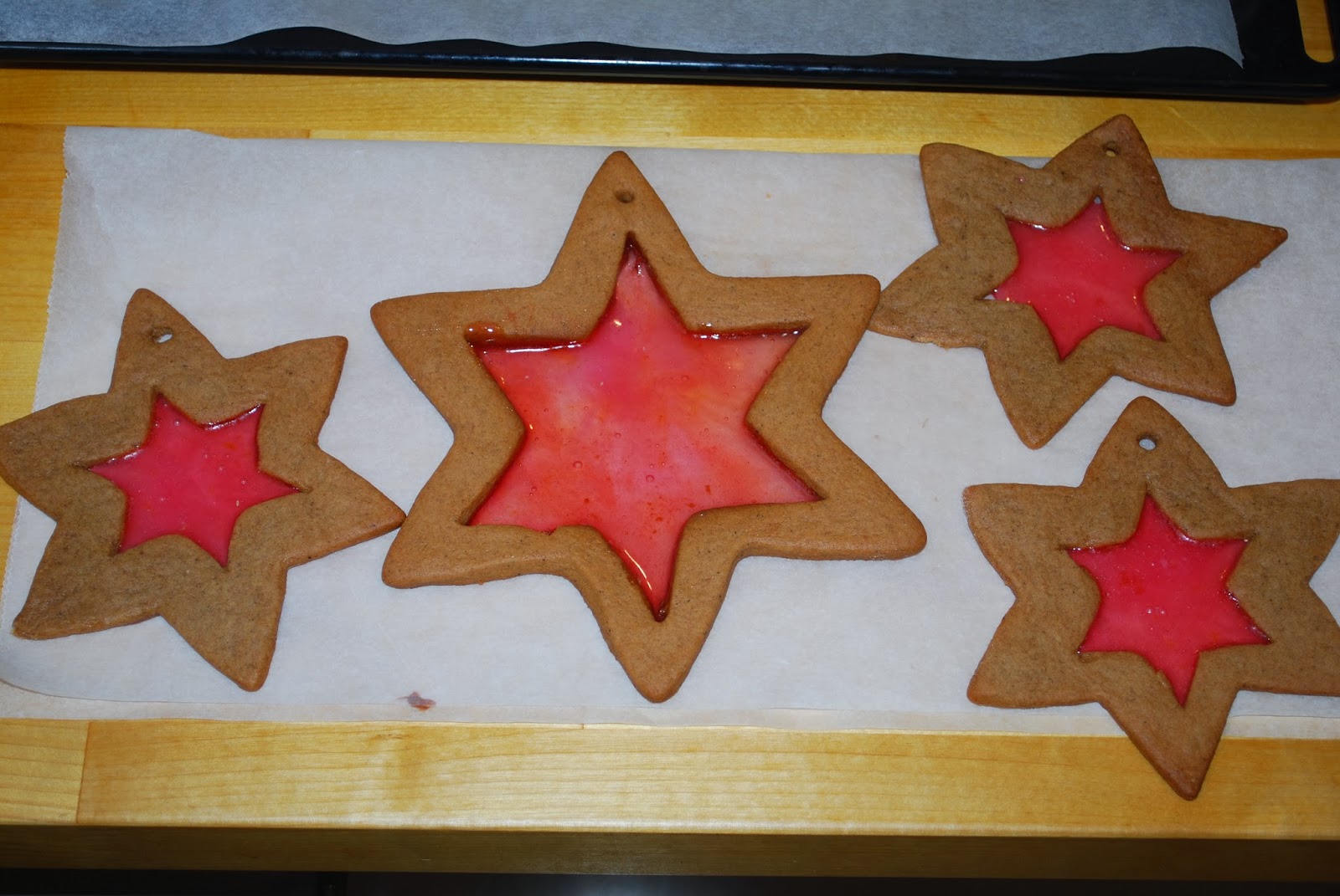 Kari og Carinas juleforberedelser: Pepperkaker som pynt