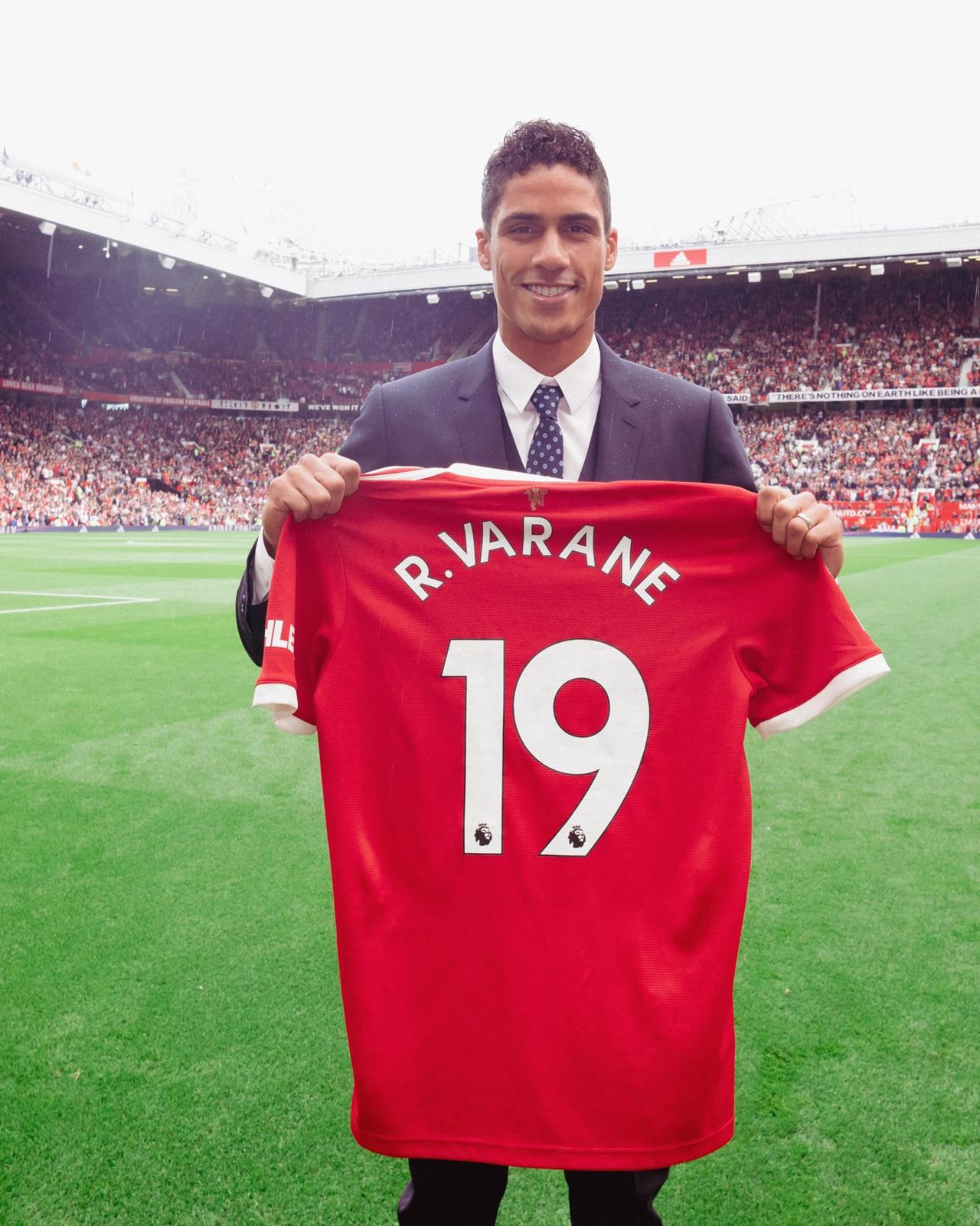 Raphaël Varane Will Wear No. 19 for Manchester United - Footy Headlines