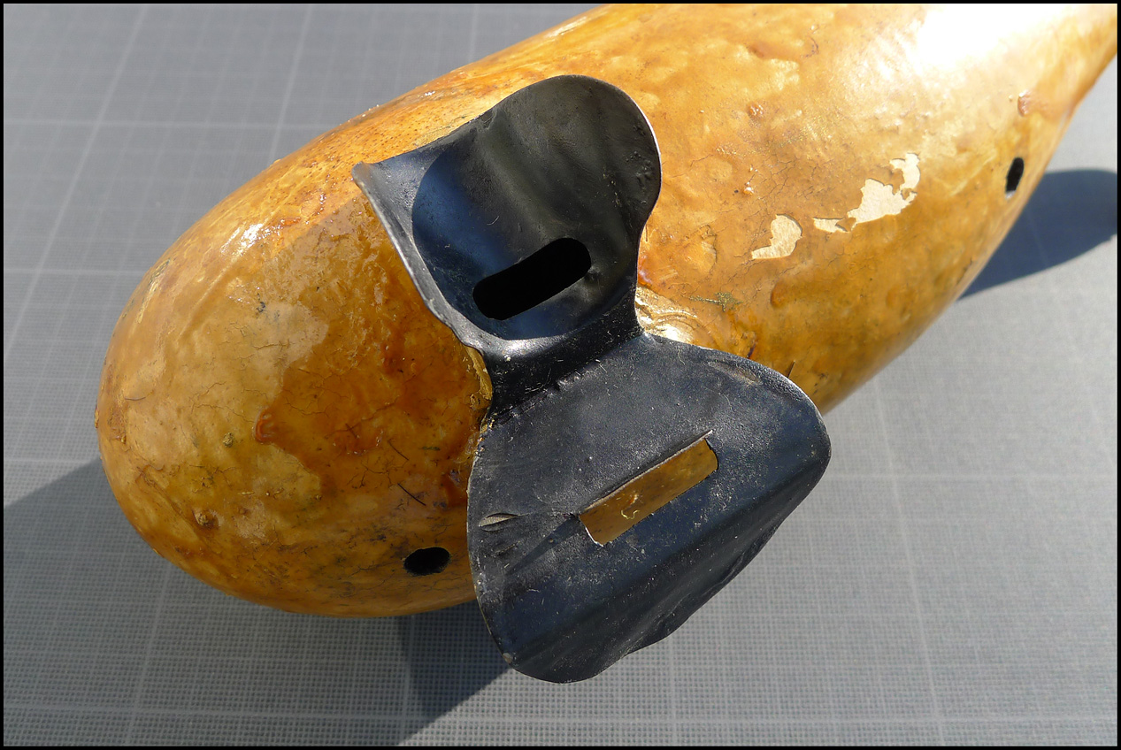 noseflute.org: Theatrical contraption : the nose whistle gourd