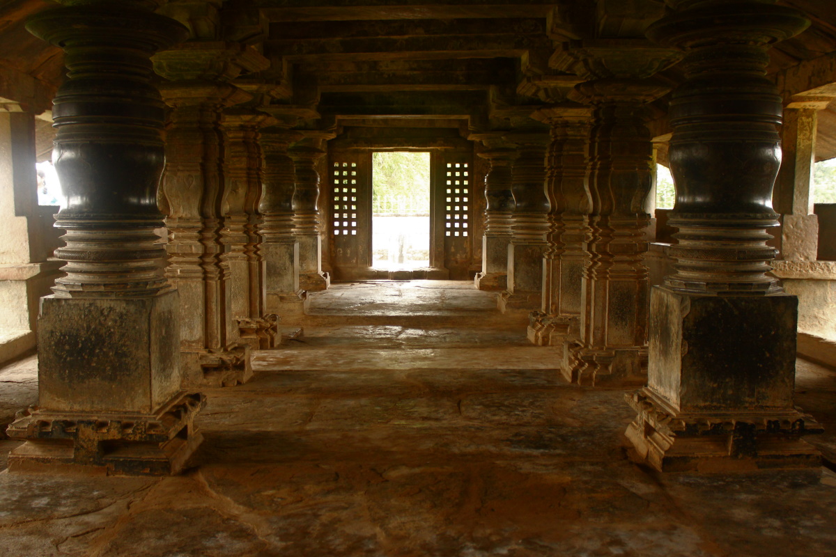 Journeys across Karnataka: Sarveshwara Devasthana, Naregal