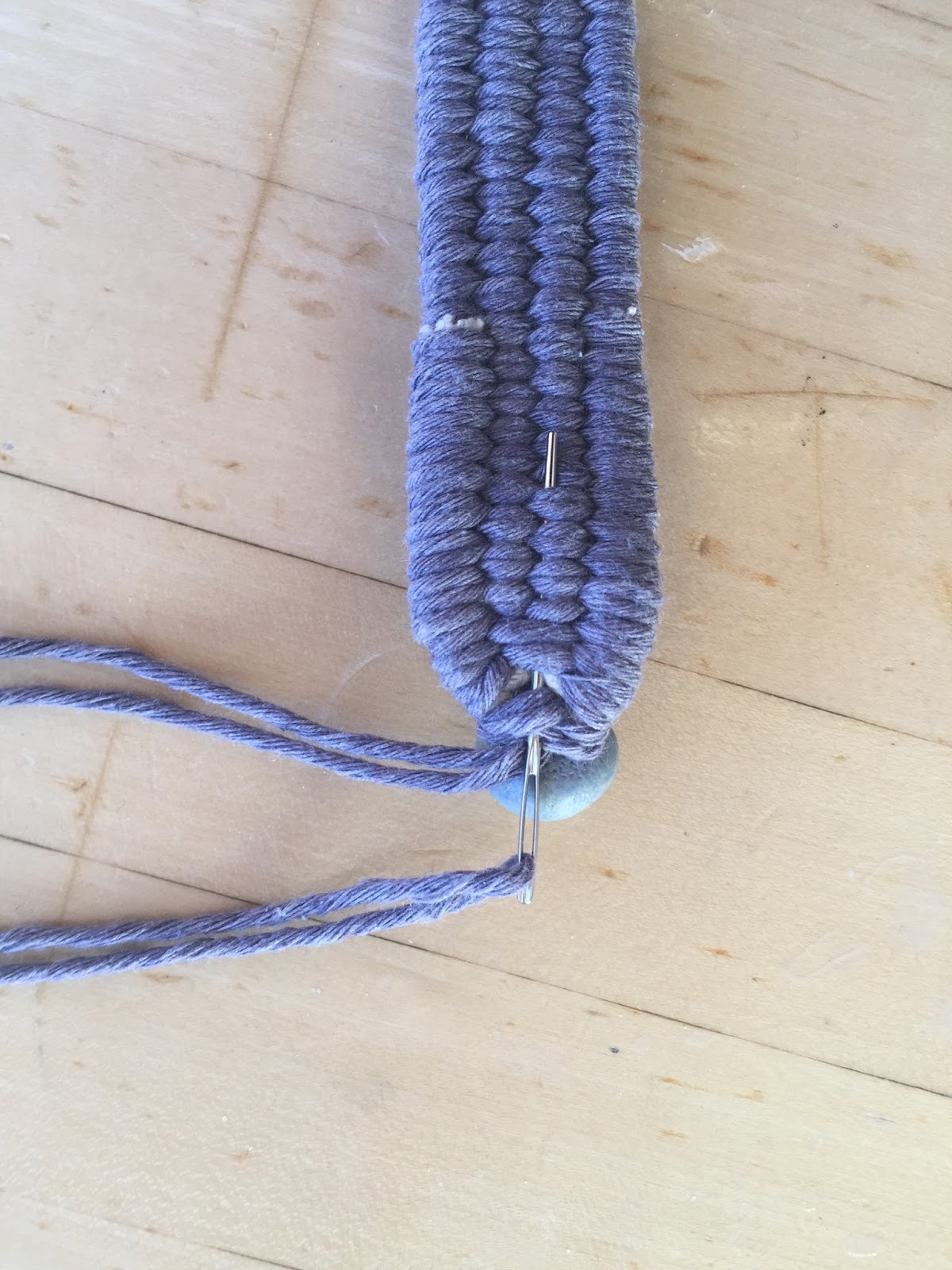Knots and fiber bracelets: Finishing the weave - String weave tapestry ...