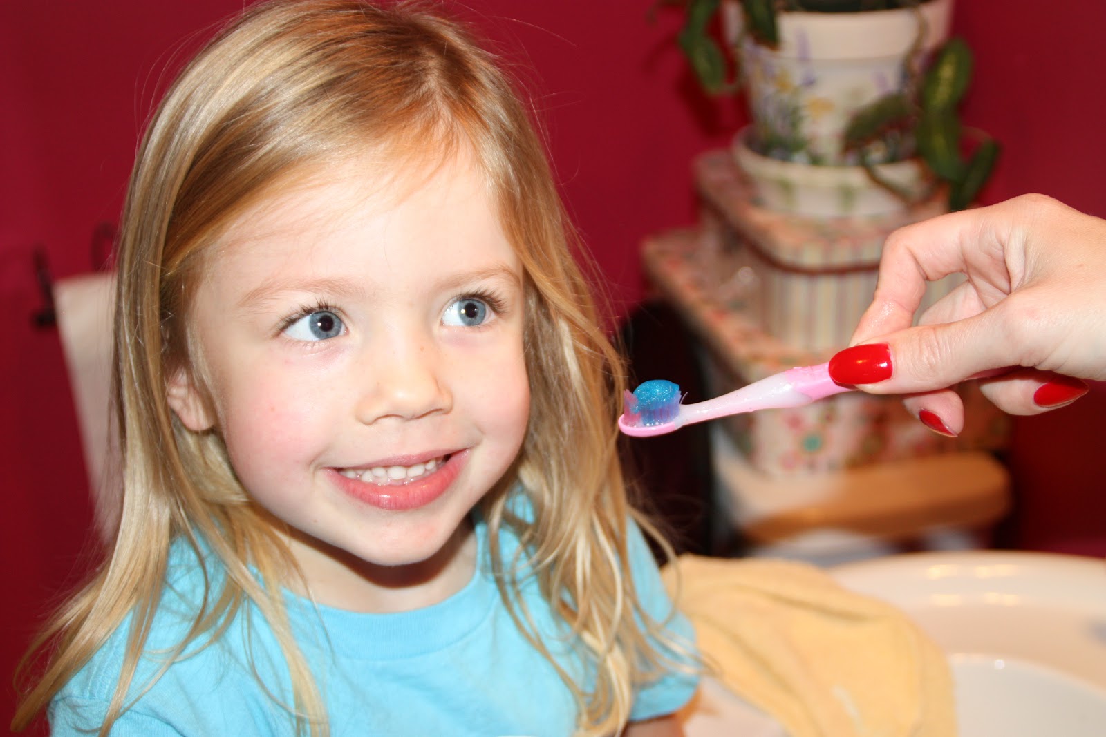 Maggie Elizabeth: Big Girl Toothpaste!!