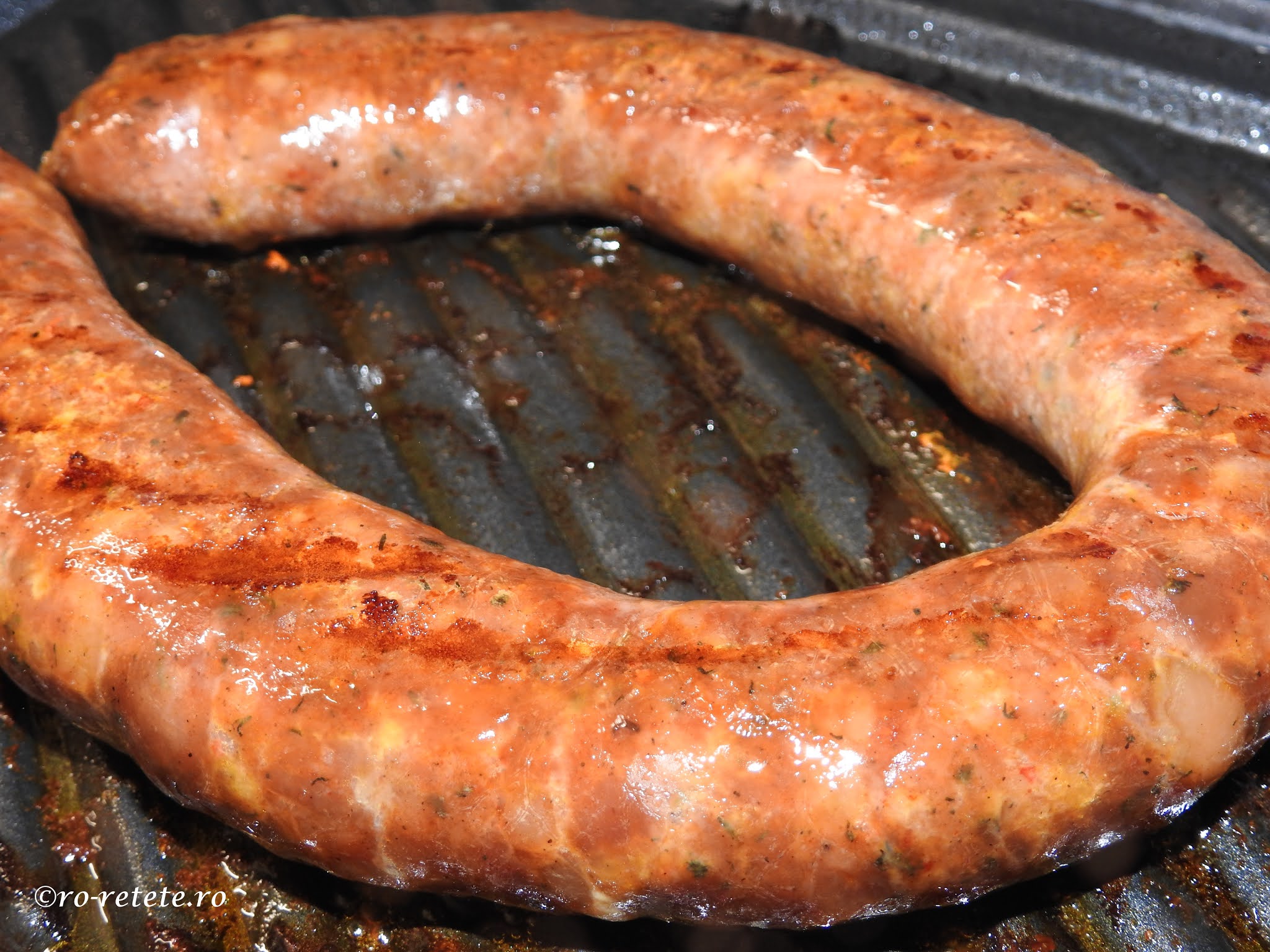 Carnati de porc la gratar reteta | RO-Retete.ro