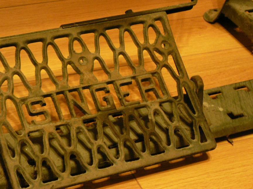 Damn Yak Dry Goods Co.: 1940's Singer 96K41.