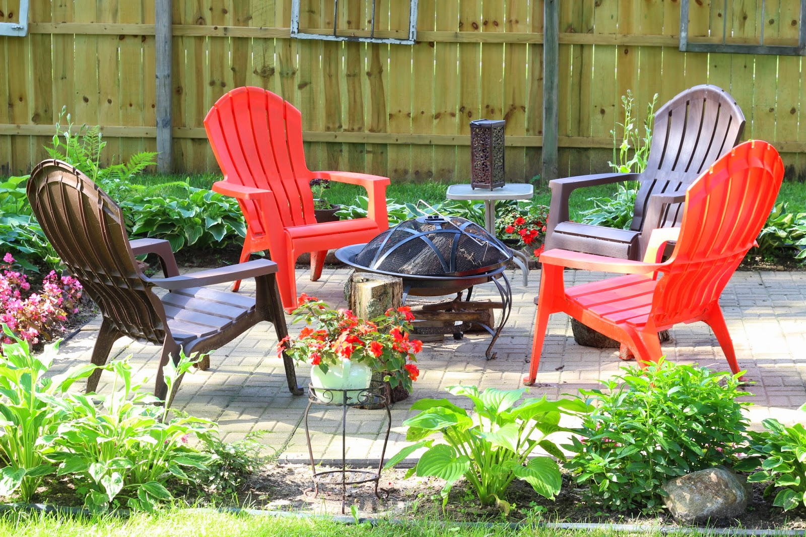 The Decorating Chica: You Can Find Me In the Garden