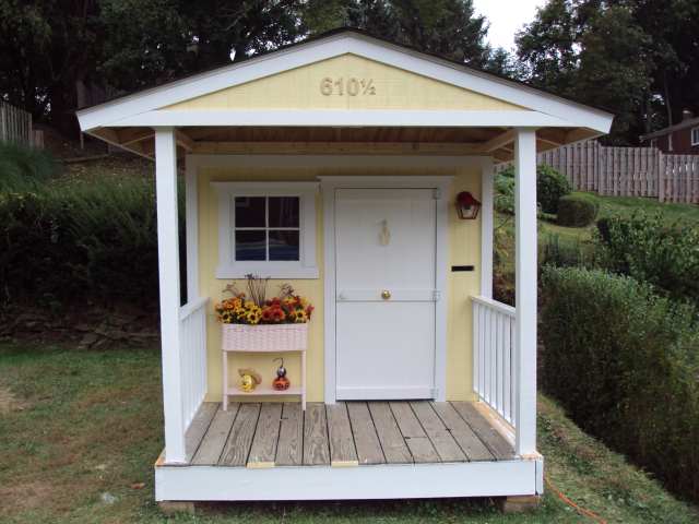 KayteeJanes House: The Yellow Playhouse