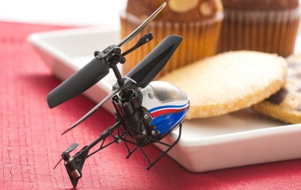 The Smallest Helicopter in the world, it weighs only 11 grams. | New ...