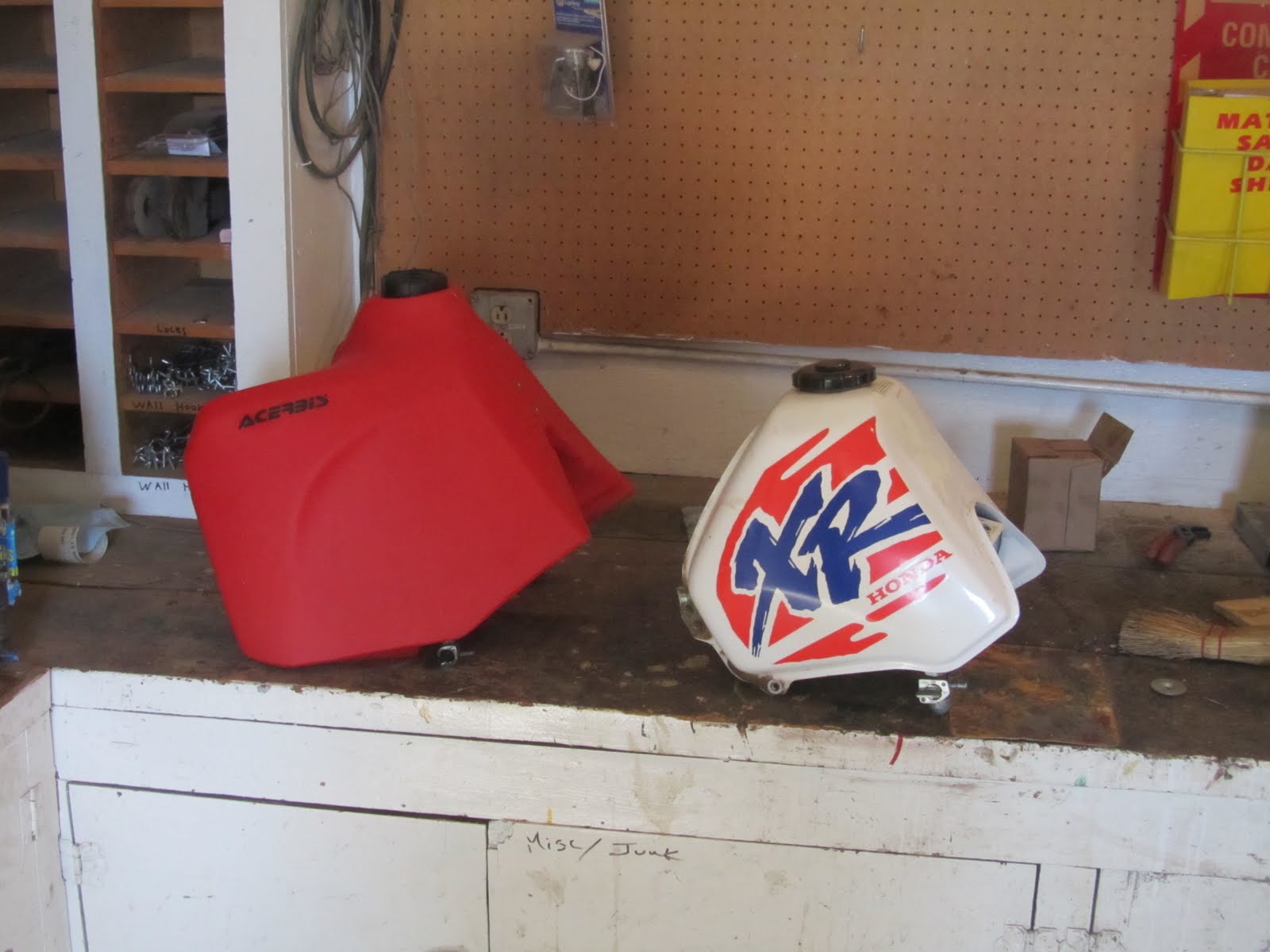 Quest of the Man Cave: XR650L Acerbis 5.8 gas tank project