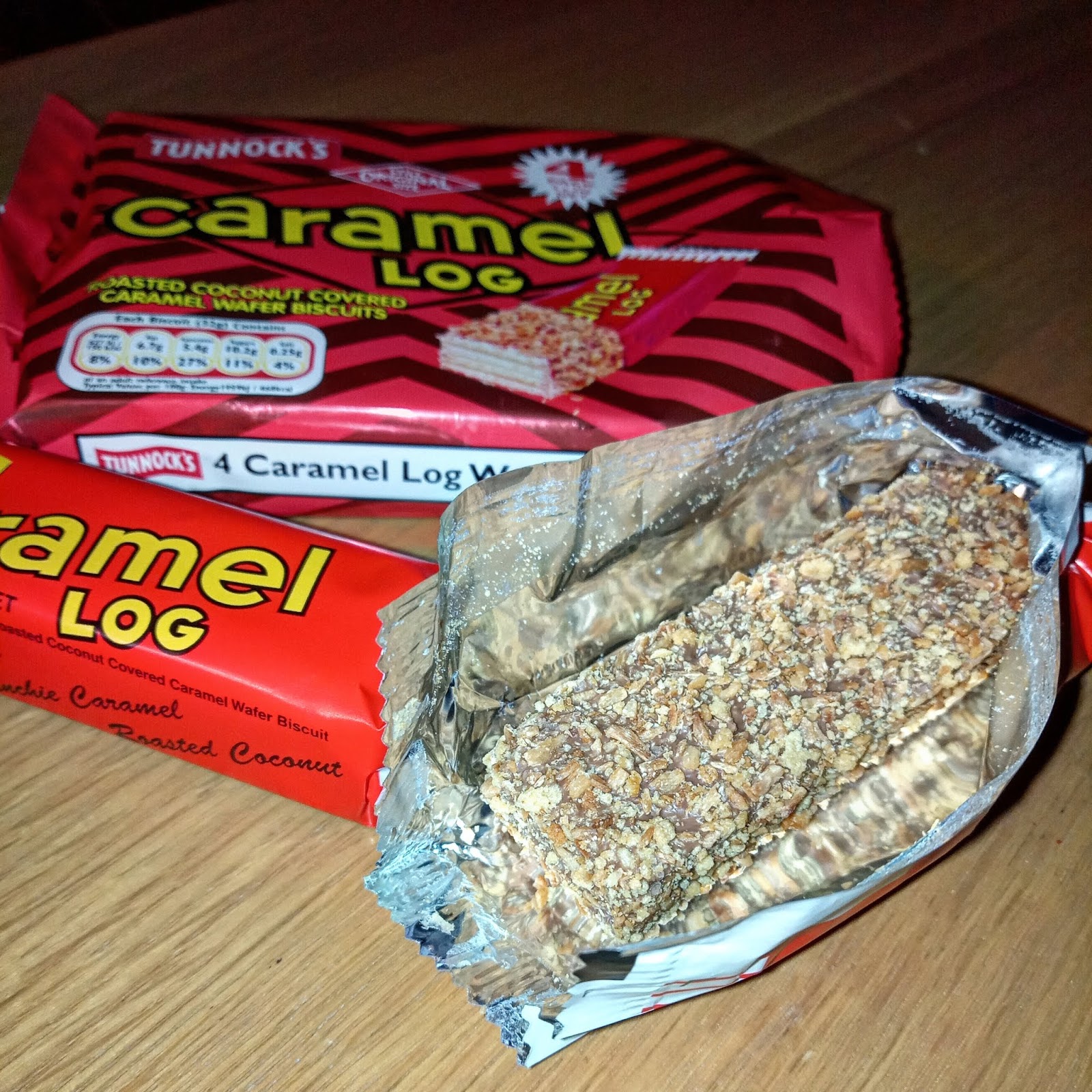 Supersupergirl's Food Reviews: [Review] Tunnock's Caramel Log