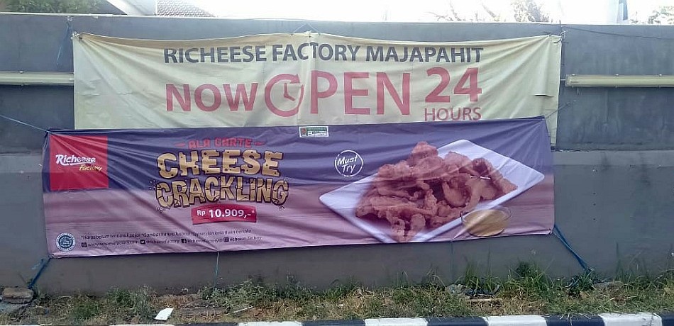 Spanduk Cheese Crackling Richeese Factory